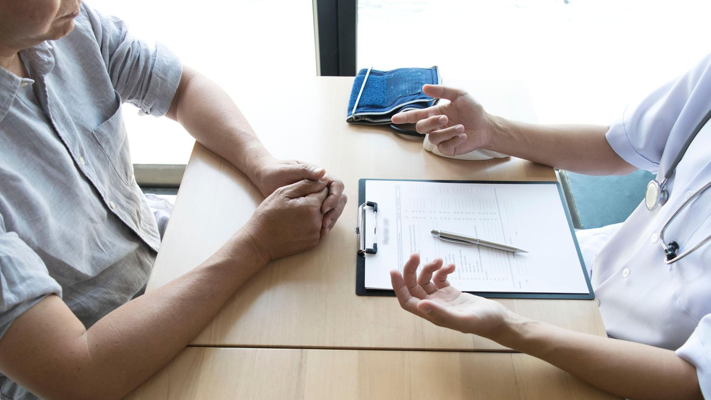 Reasons why welders may likely undergo cataract surgery - Crystal ...